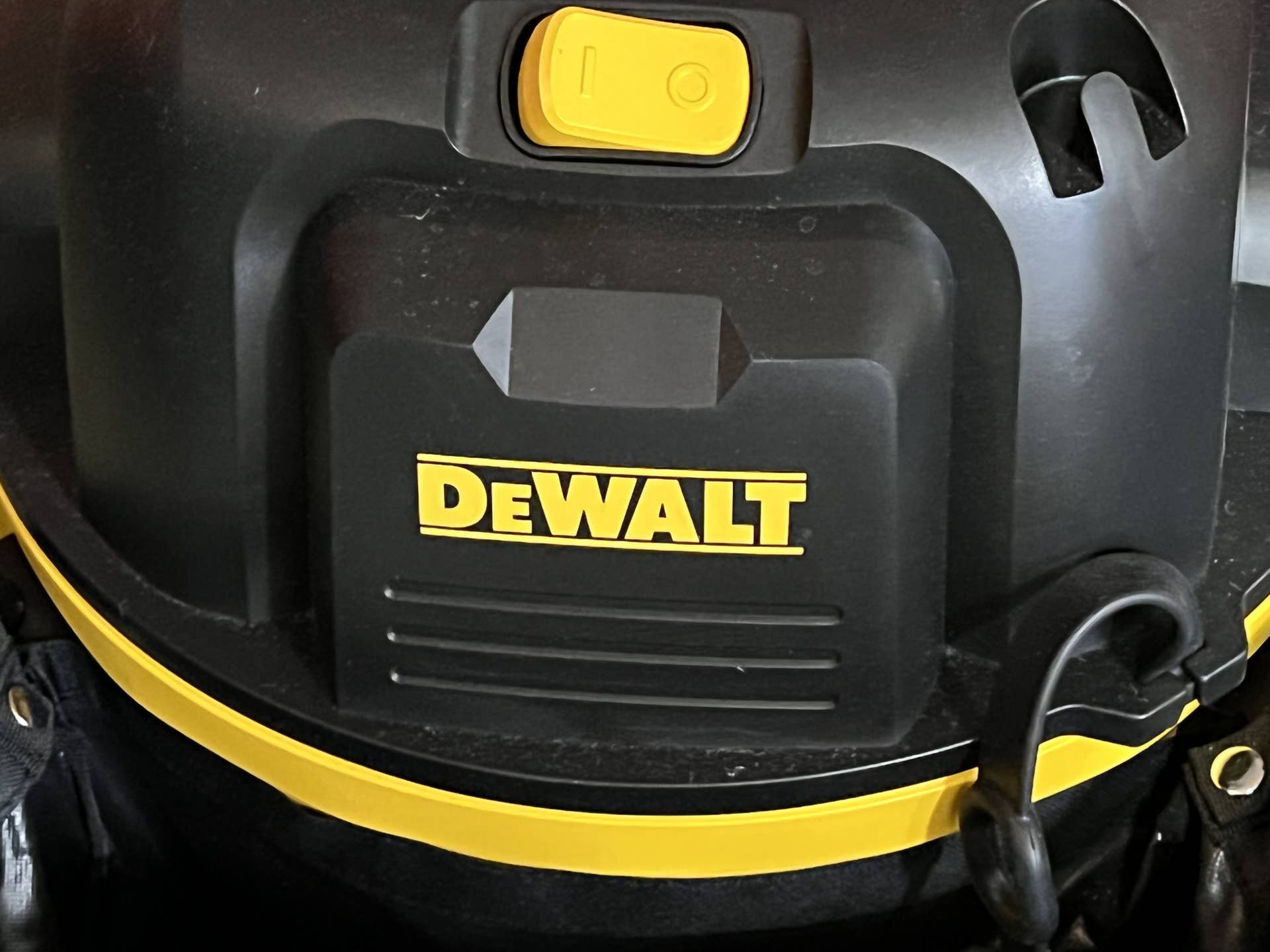 The DeWalt Tanto Pocket Knife Is 36% Off - Autoblog