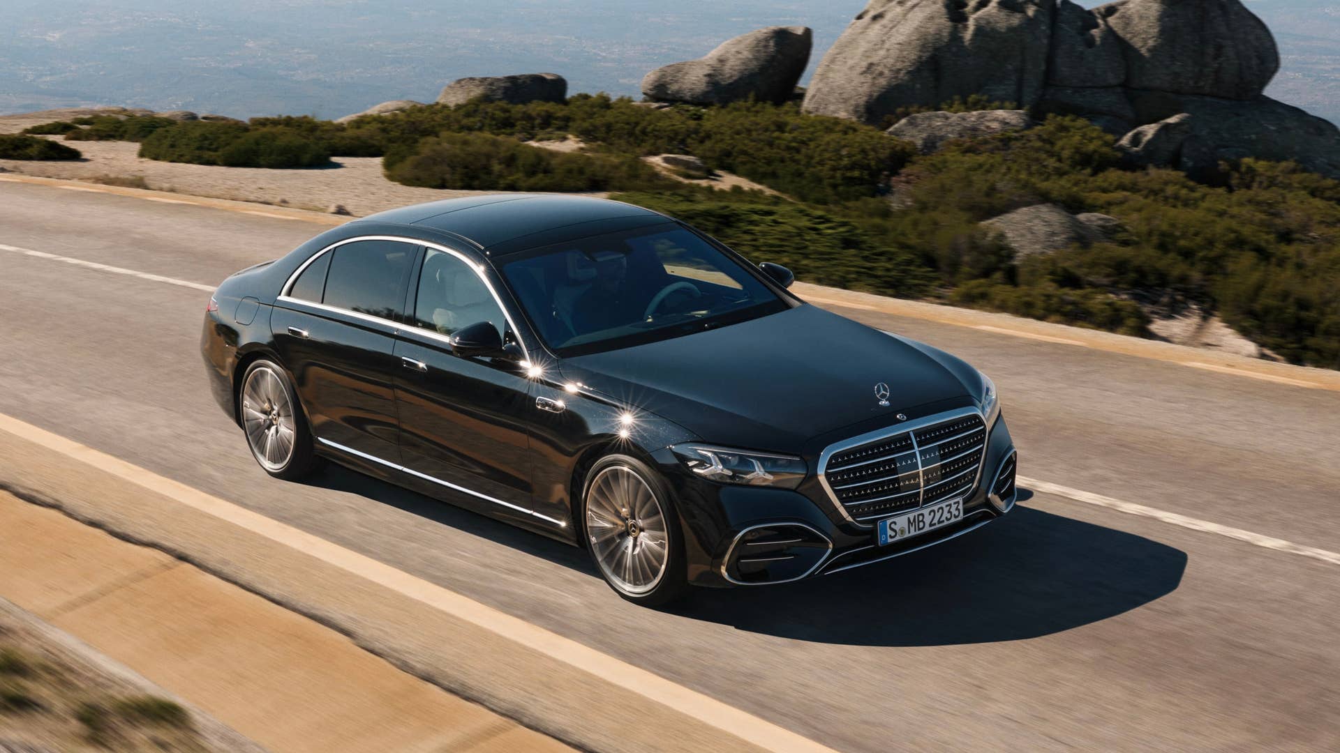 Mercedes-Benz Sales Drop Nearly 10% as EV Momentum Weakens - Autoblog