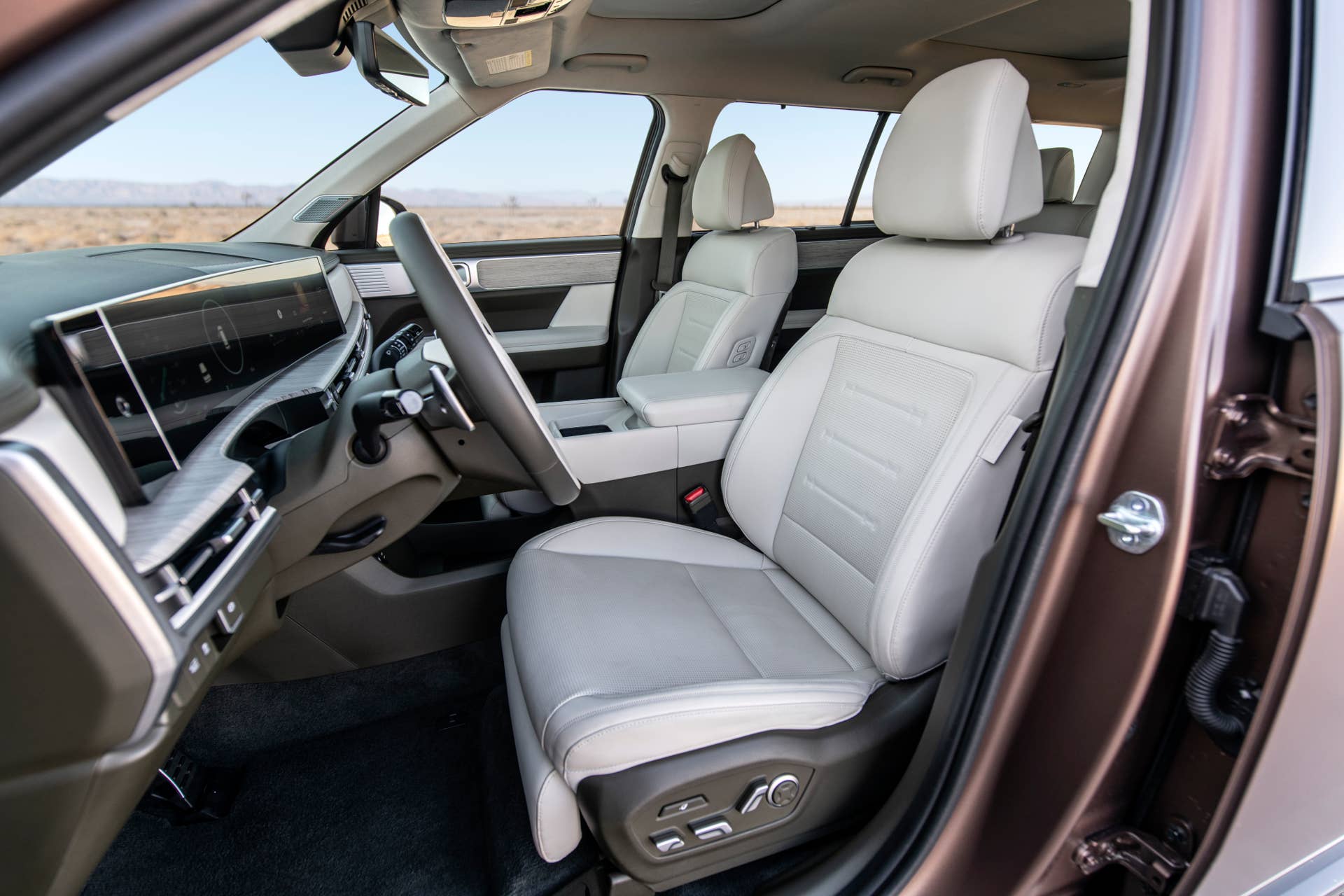 I Drove the 2026 Hyundai Santa Fe Hybrid Calligraphy: Here's My Honest ...