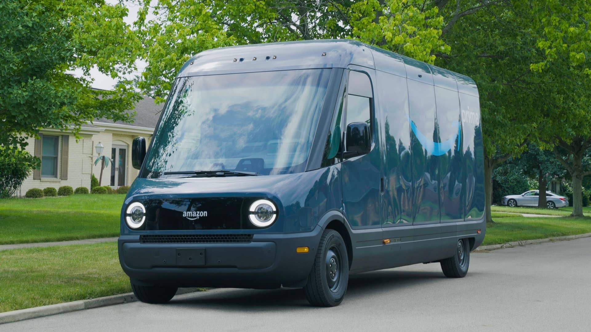 Rivian Upgrades Its Amazon Delivery Vans With 30% More Range and AWD ...
