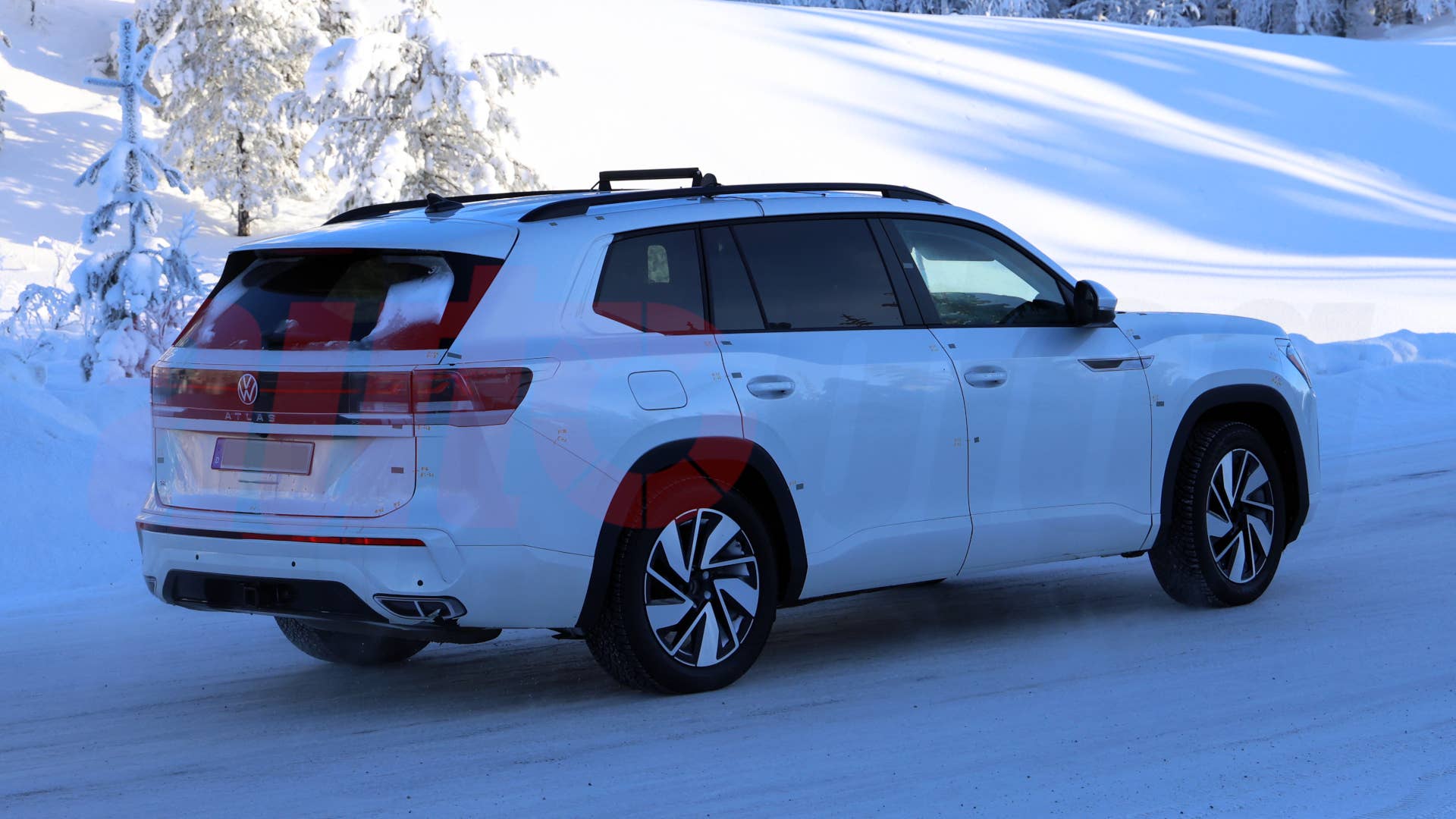 Volkswagen’s 2027 Atlas Gets a High-Tech Interior With a Hidden Screen ...