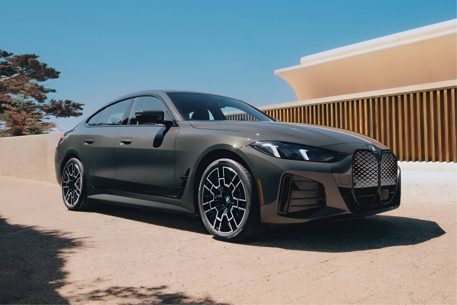 BMW iX's March Lease Might Be the Smart Alternative to the Tesla Model ...
