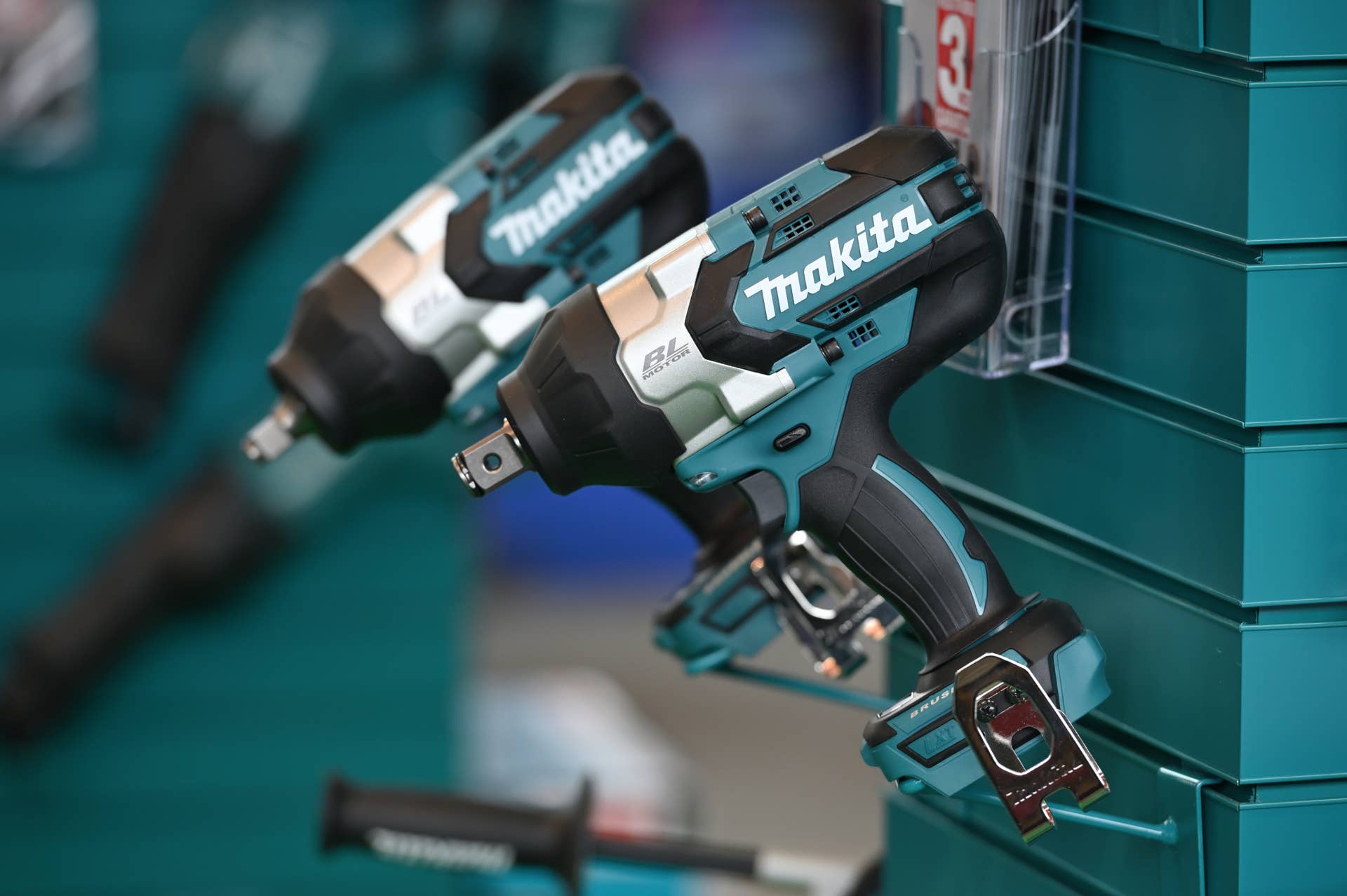 The Makita 35-Piece ImpactX Driver Bit Set Is $15 - Autoblog