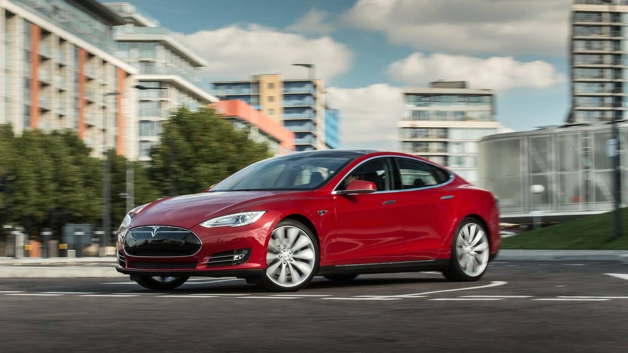 Tesla Settles Lawsuit Over Fatal Model S Crash That Killed Two Teens ...