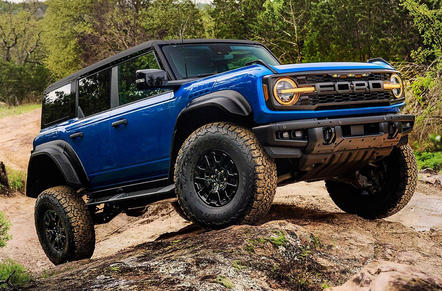 2026 Land Rover Defender vs. Ford Bronco: 5 Key Differences - Autoblog