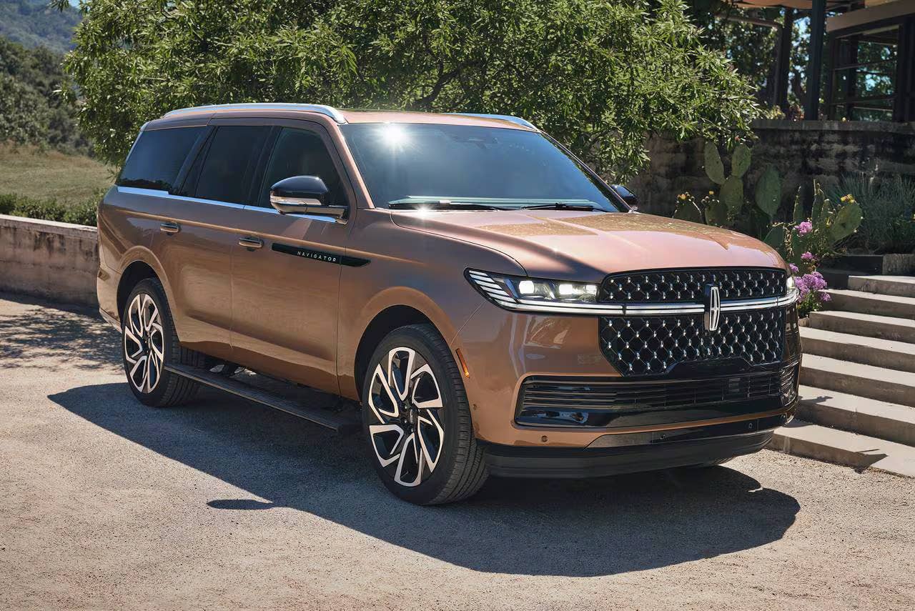 2026 Cadillac Escalade vs Lincoln Navigator Lease Offers For March ...