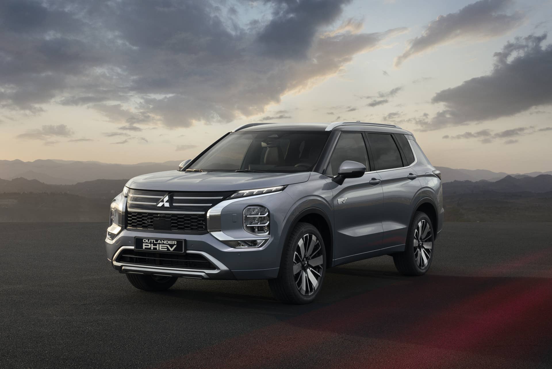 2026 Mitsubishi Outlander PHEV Nears 300 HP—but the RAV4 Still Leads ...