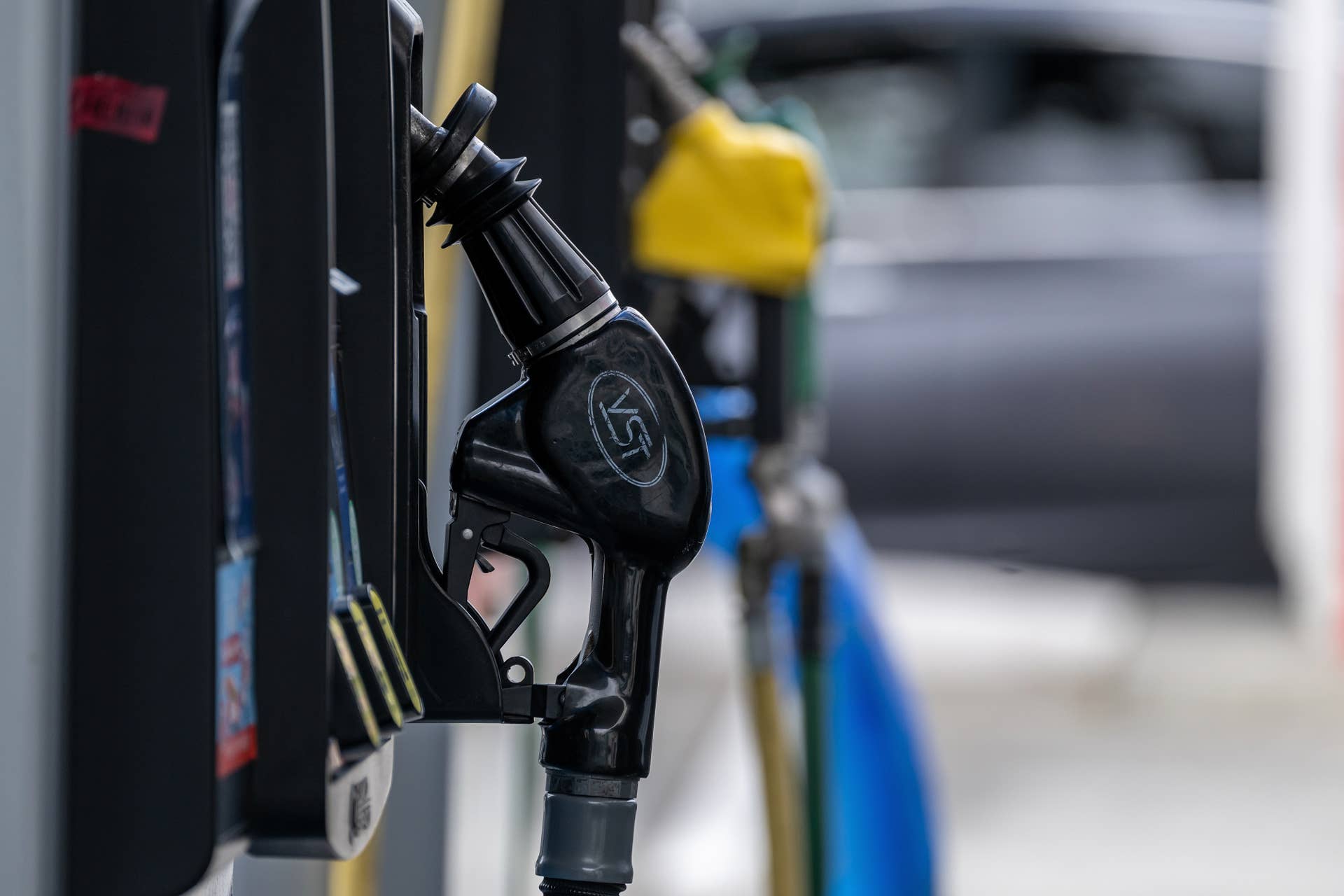 EV Buyers Keep Trading In Gas Cars Despite Higher Prices - Autoblog