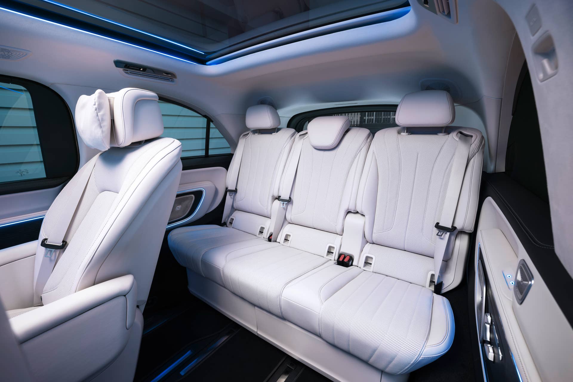 Mercedes-Benz VLE Brings S-Class Luxury To The Minivan Segment - Autoblog