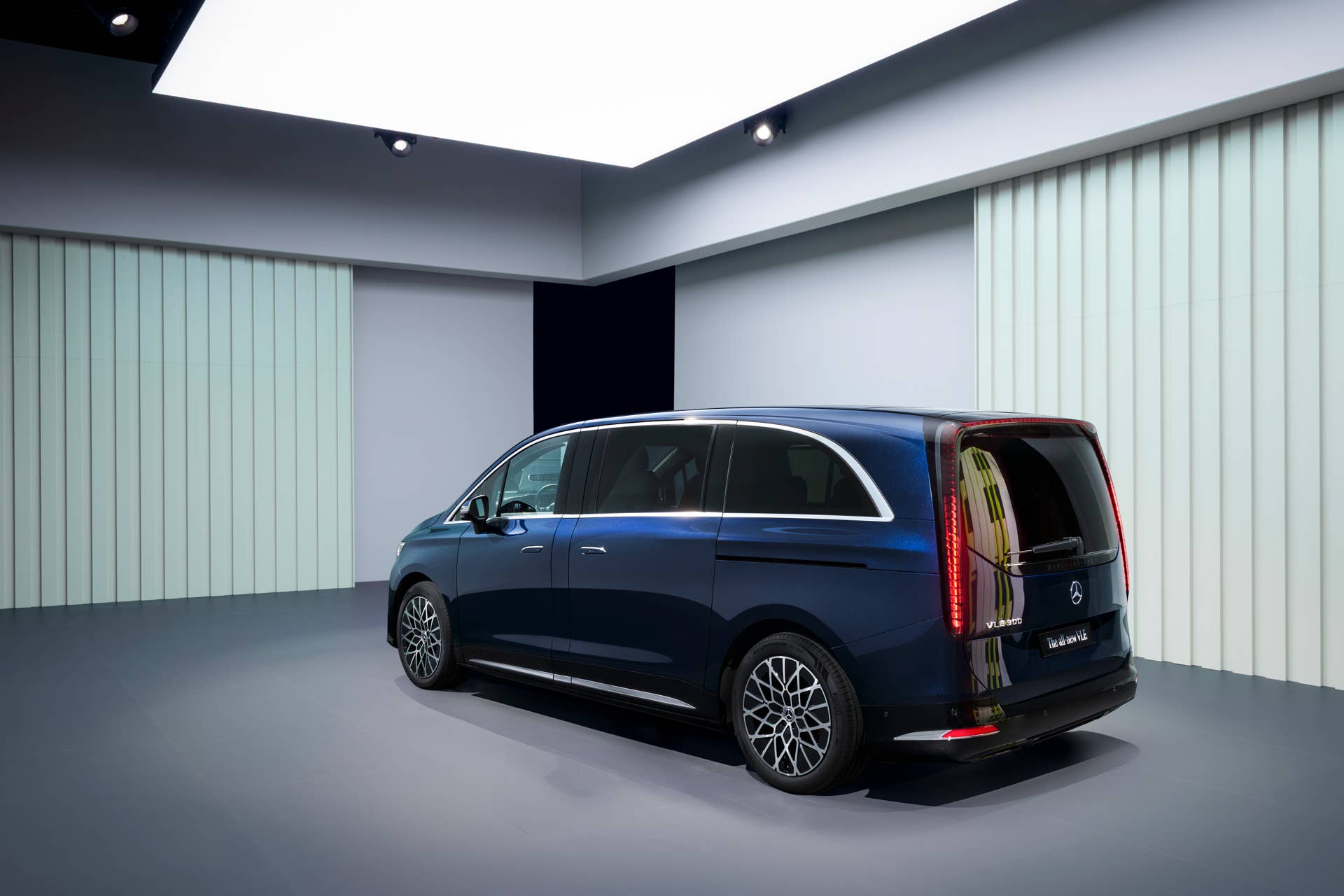 Mercedes-Benz VLE Brings S-Class Luxury To The Minivan Segment - Autoblog