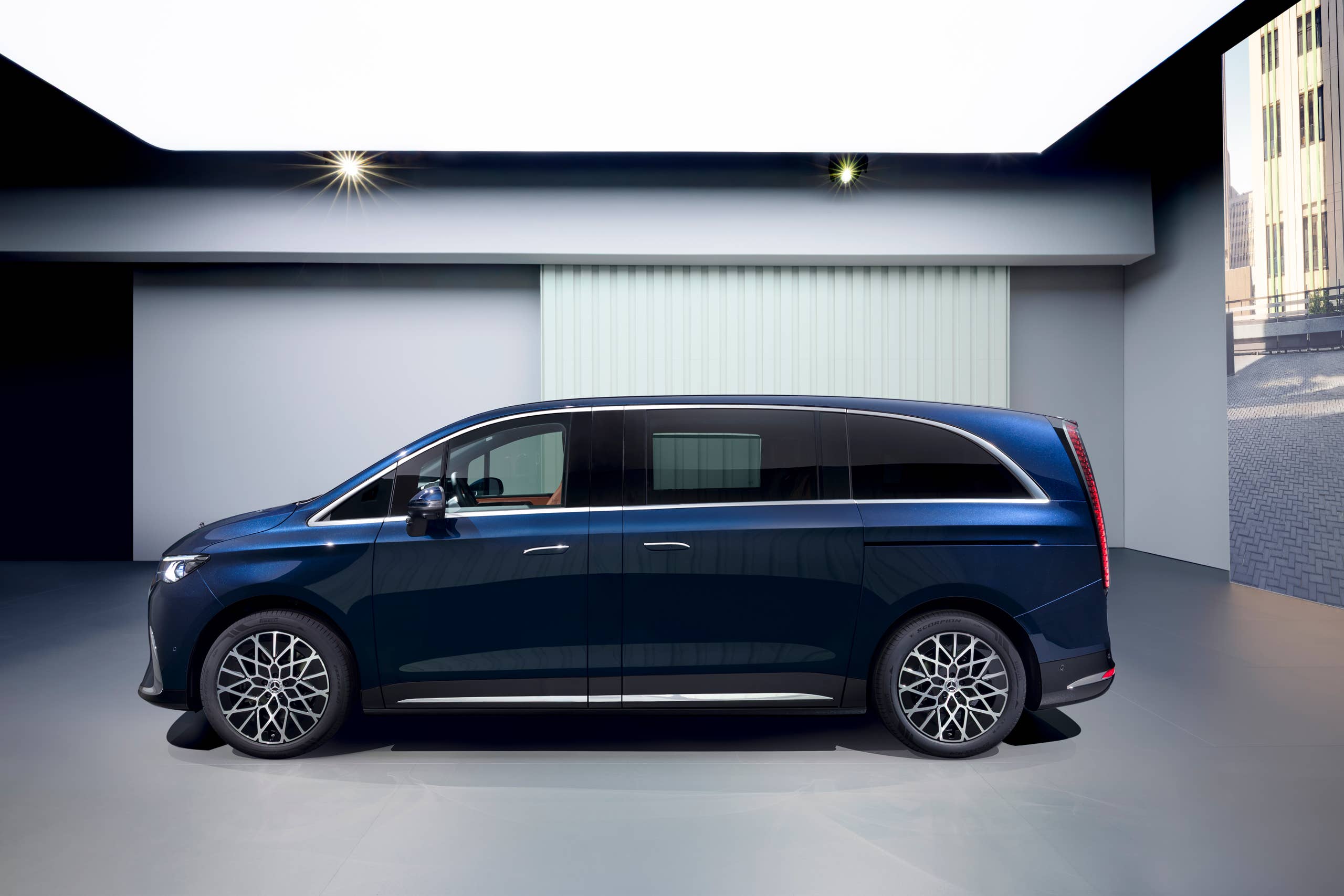 Mercedes Is Bringing a 400-Mile Electric Luxury Van to America - Autoblog