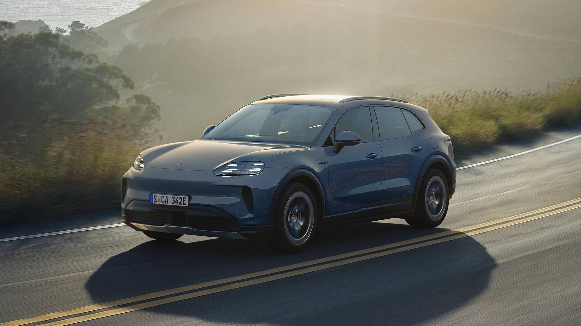 Porsche Cayenne S Electric Debuts With 536 HP and a $37K Price Gap to ...