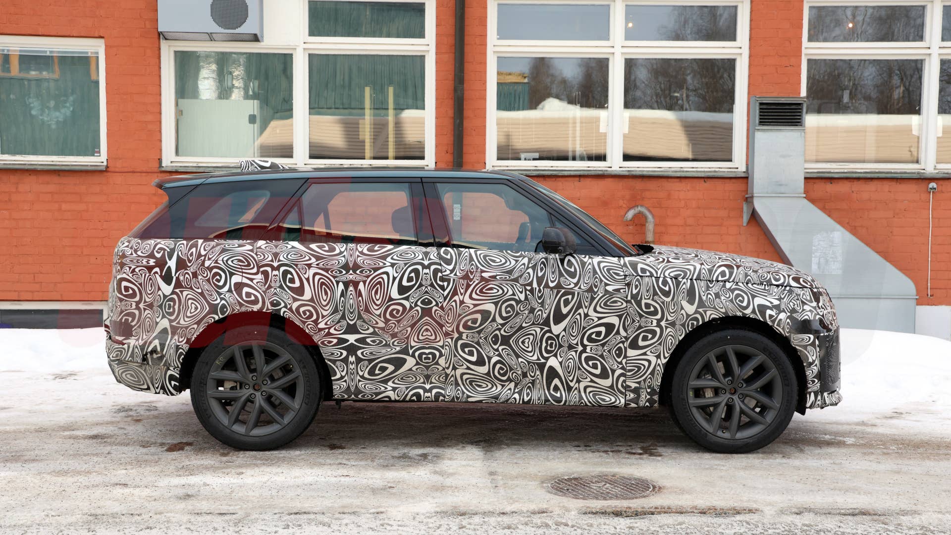 SPIED: The 2027 Range Rover Sport Is Getting a New Look - Autoblog