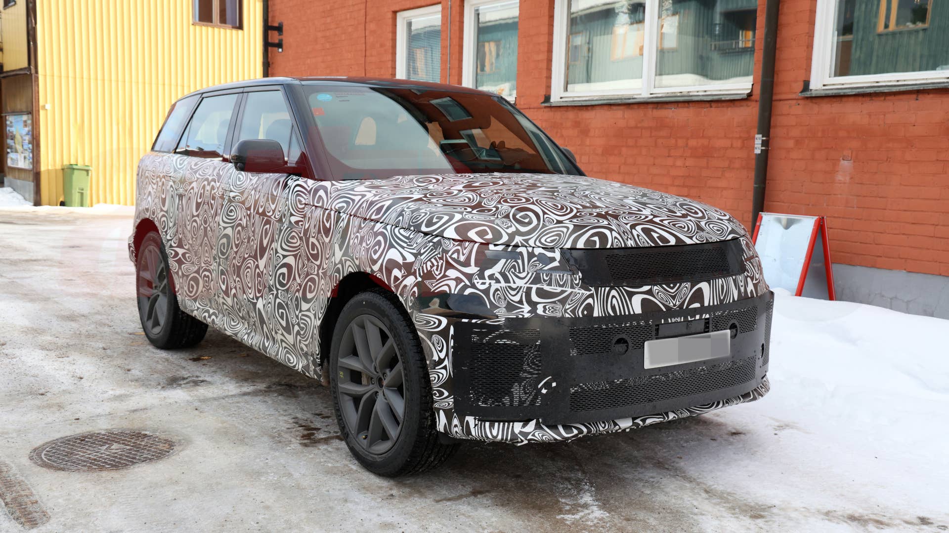 SPIED: The 2027 Range Rover Sport Is Getting a New Look - Autoblog