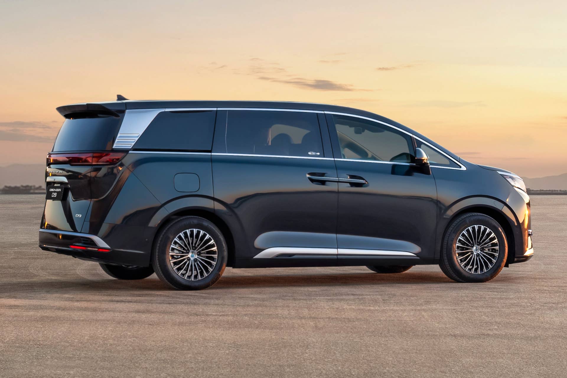 Forget the New Mercedes VLE, America has been missing out on Asia’s ...