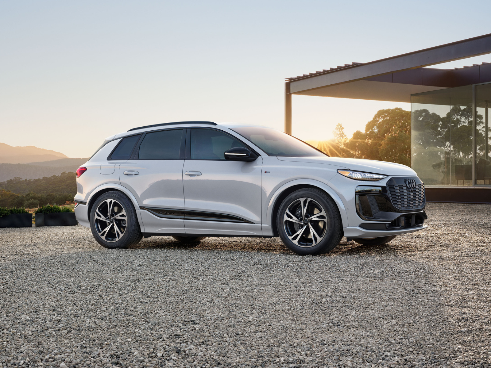 2027 Audi Q6 e-tron Review, Specs, Pricing, and Warranty - Autoblog