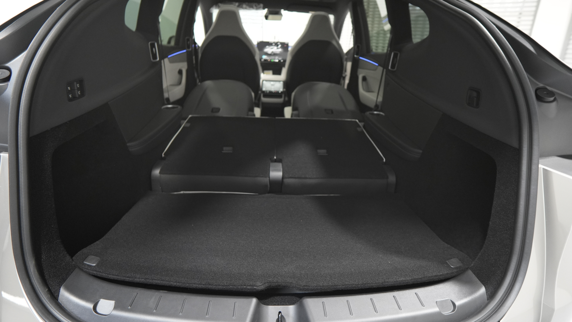 Tesla Gave Me a Sneak Peek at the 6-Seater Model Y—I Couldn’t Tell the ...