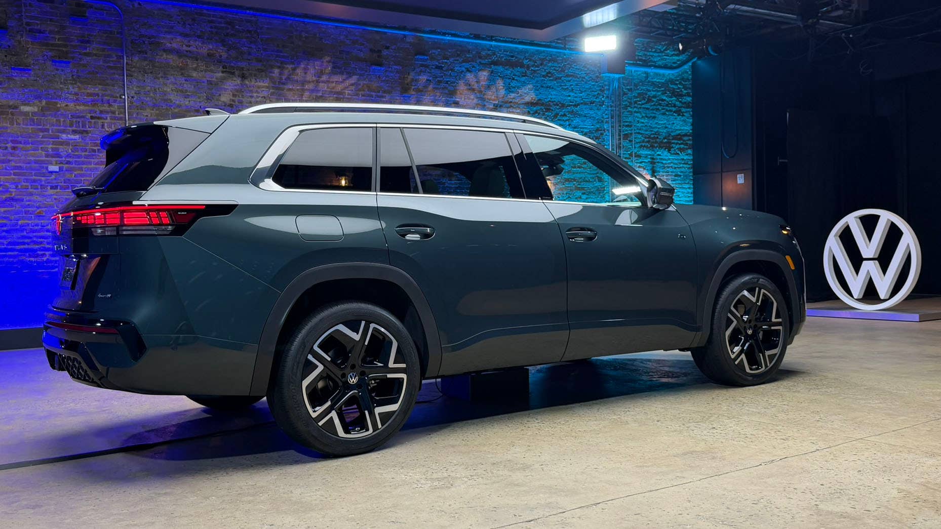 2027 VW Atlas Unveiled as Sleeker, More Powerful Telluride Rival - Autoblog