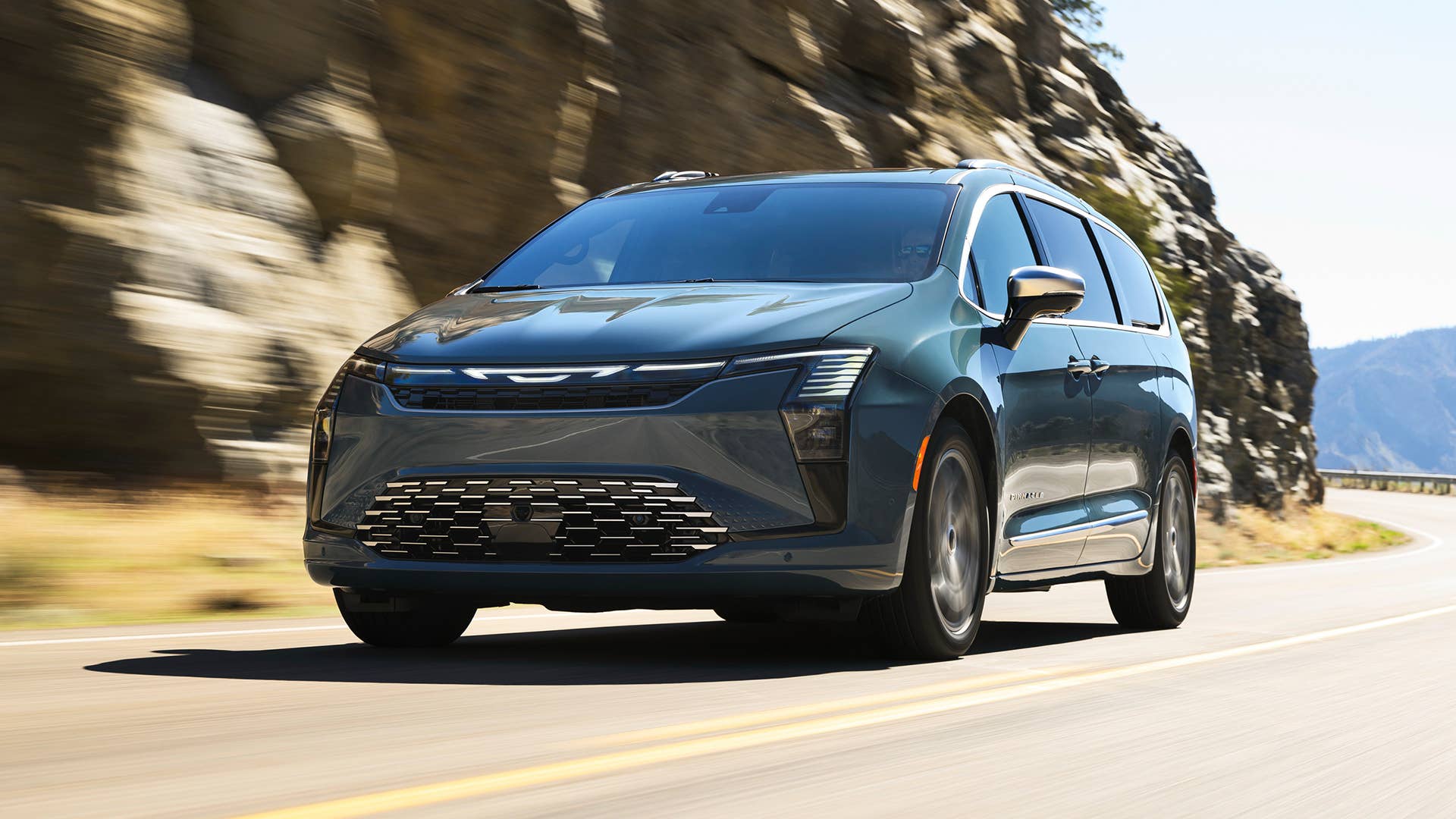 Chrysler Pacifica Prices Cut by Up to $2,060 After 2027 Model Criticism ...