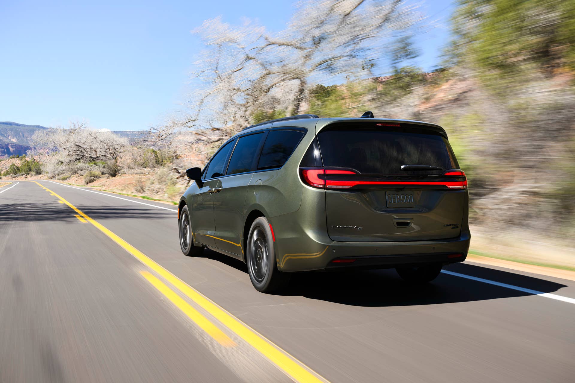 2027 Chrysler Pacifica Arrives With New Look, Updated Tech, and New ...