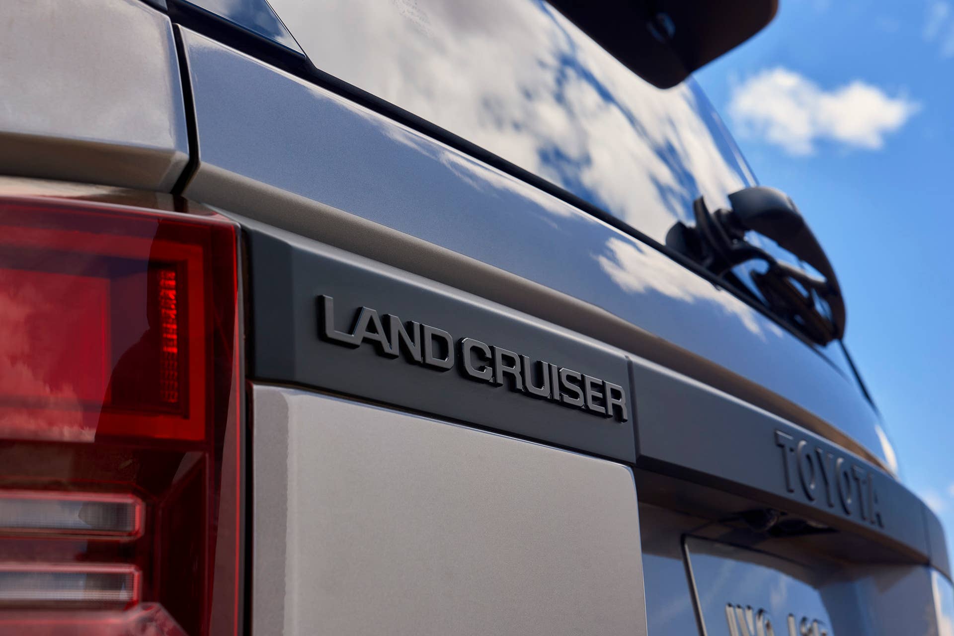 2027 Toyota Land Cruiser Updated With New Features as Sales Slide ...