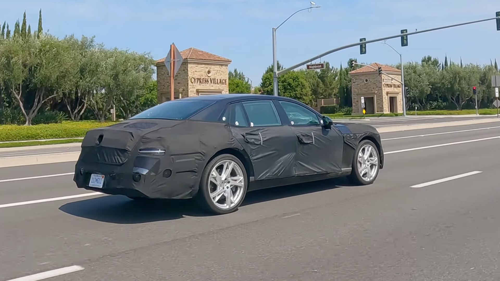 Genesis G90 Facelift Spotted With Bold New Look and Level 3 Tech on the ...
