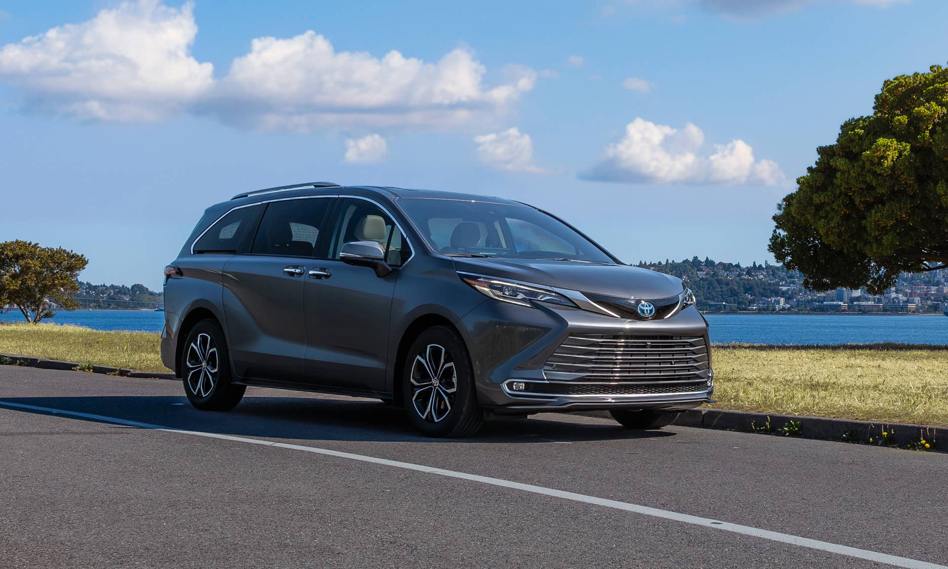 2026 Toyota Sienna Review, Specs, Pricing, and Warranty - Autoblog