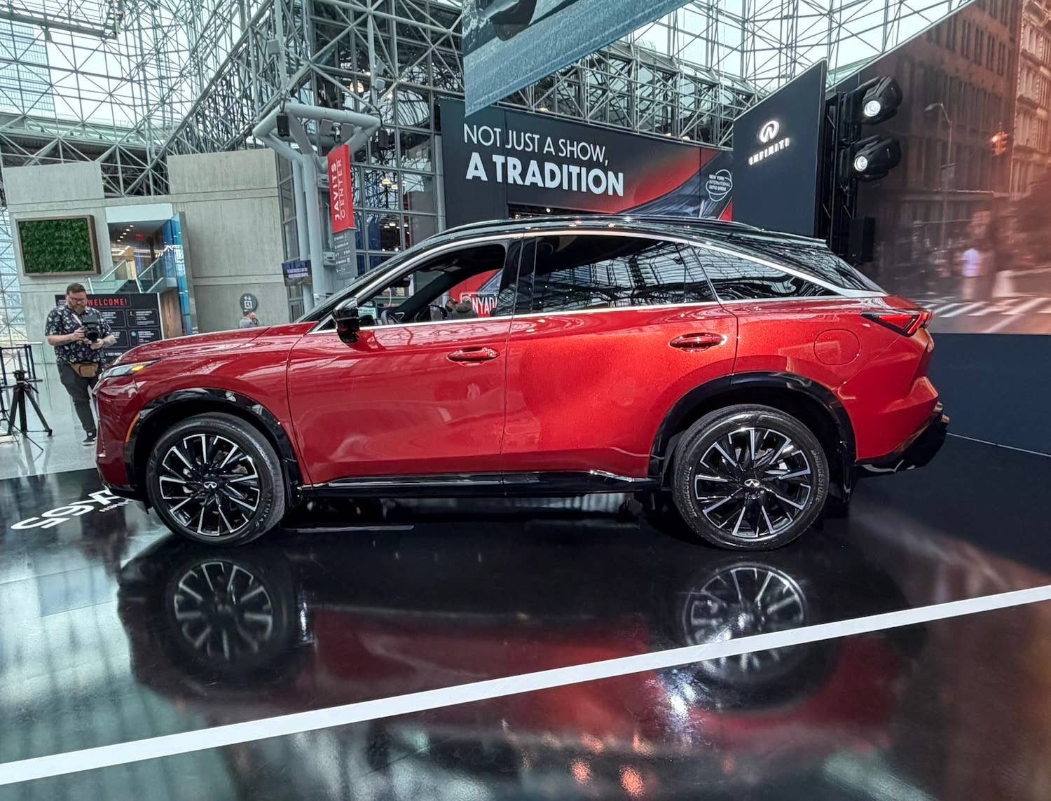The Infiniti QX65 Looks Ready for a Red Sport Comeback - Autoblog