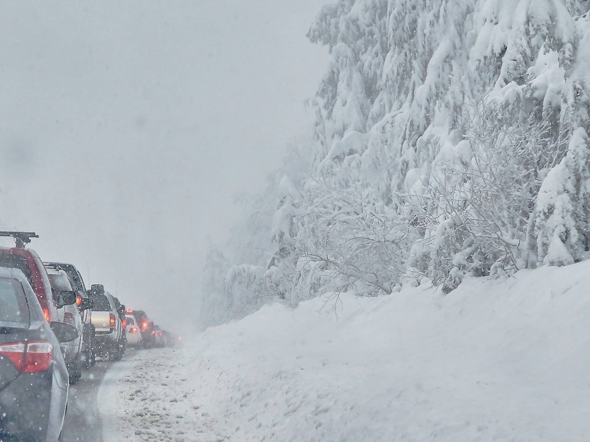 Winter Storm Warning: 2 Feet of Snow & 90 MPH Gusts Barrel Toward I-80 ...