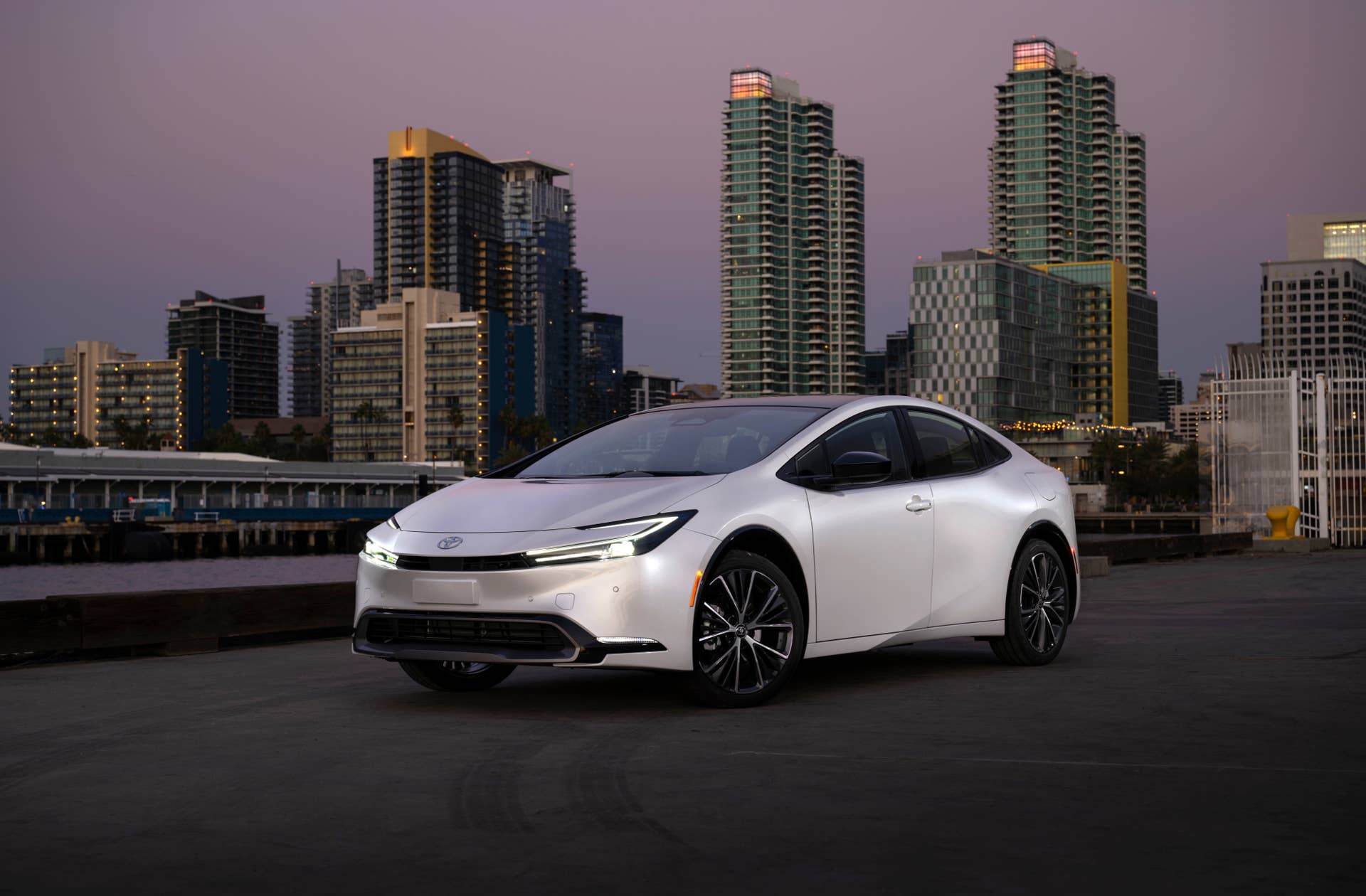 2025 Toyota Prius Review, Specs, Pricing, and Warranty - Autoblog