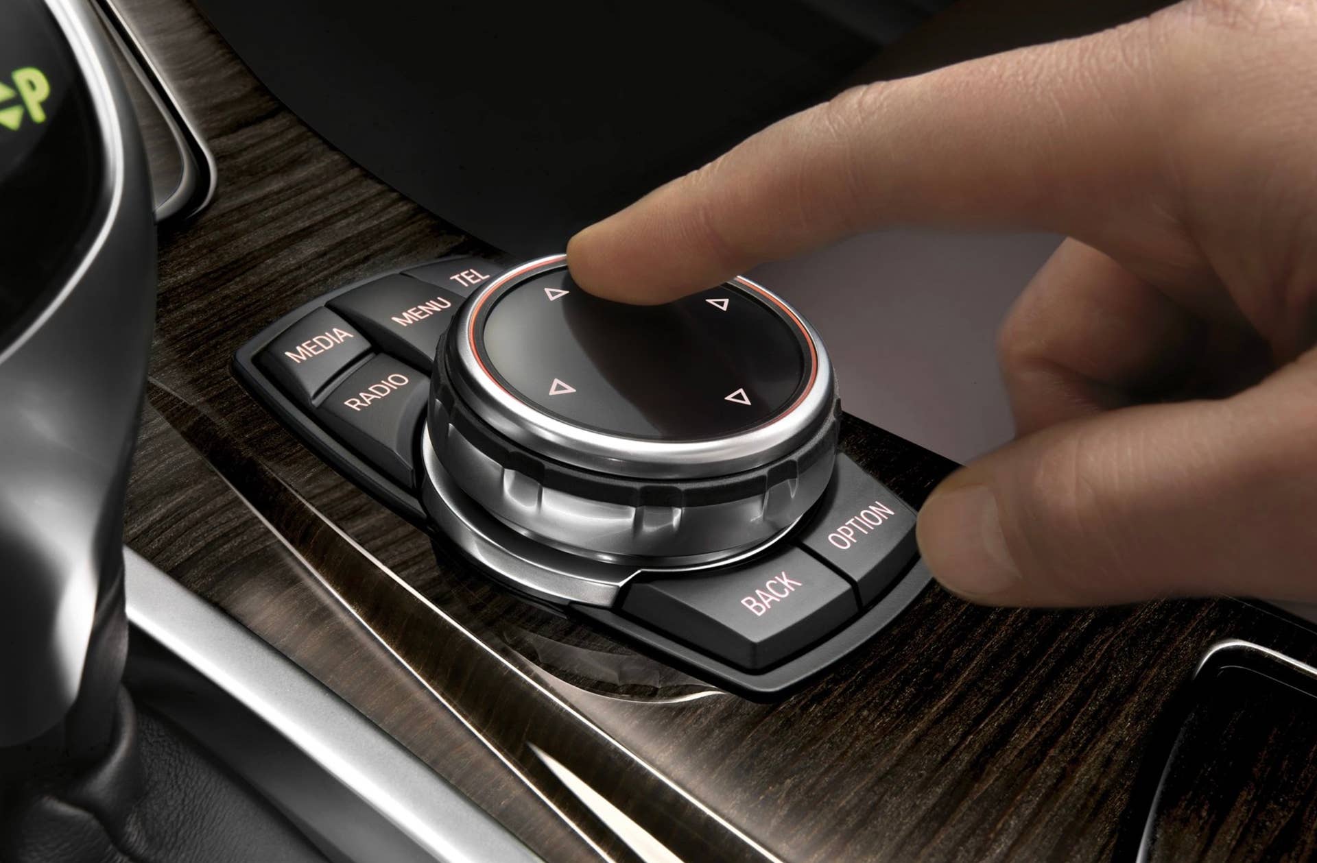 BMW 7 Series Finally Drops the iDrive Controller First Introduced on ...