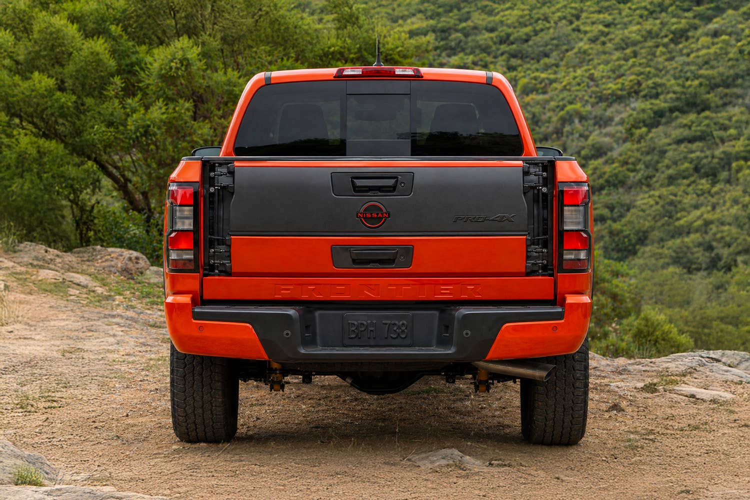 Nissan Has a New Tailgate Idea Designed for Longer Loads - Autoblog