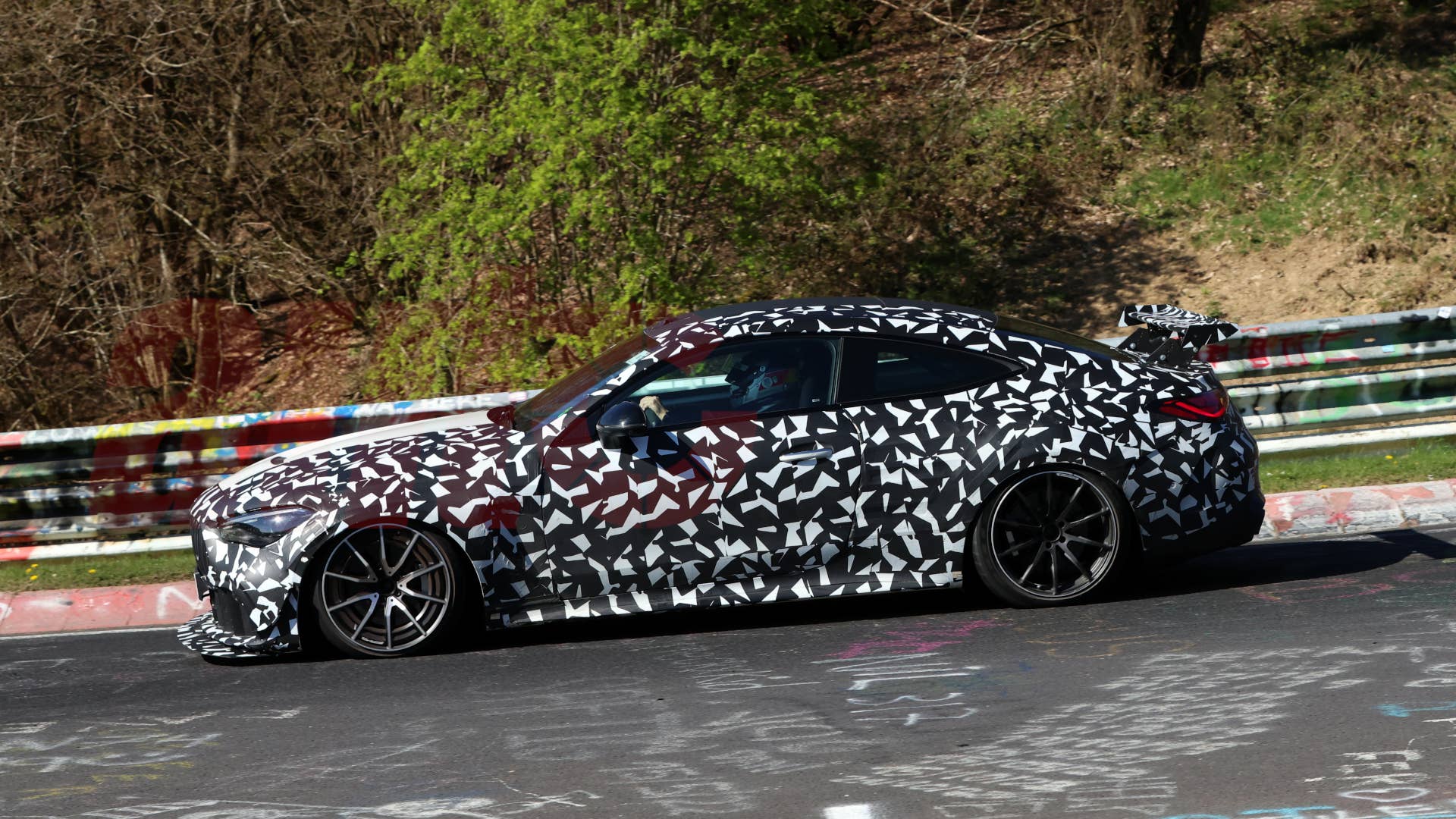 Mercedes’ 646-HP AMG CLE Could Make the BMW M4 CSL Look Tame - Autoblog