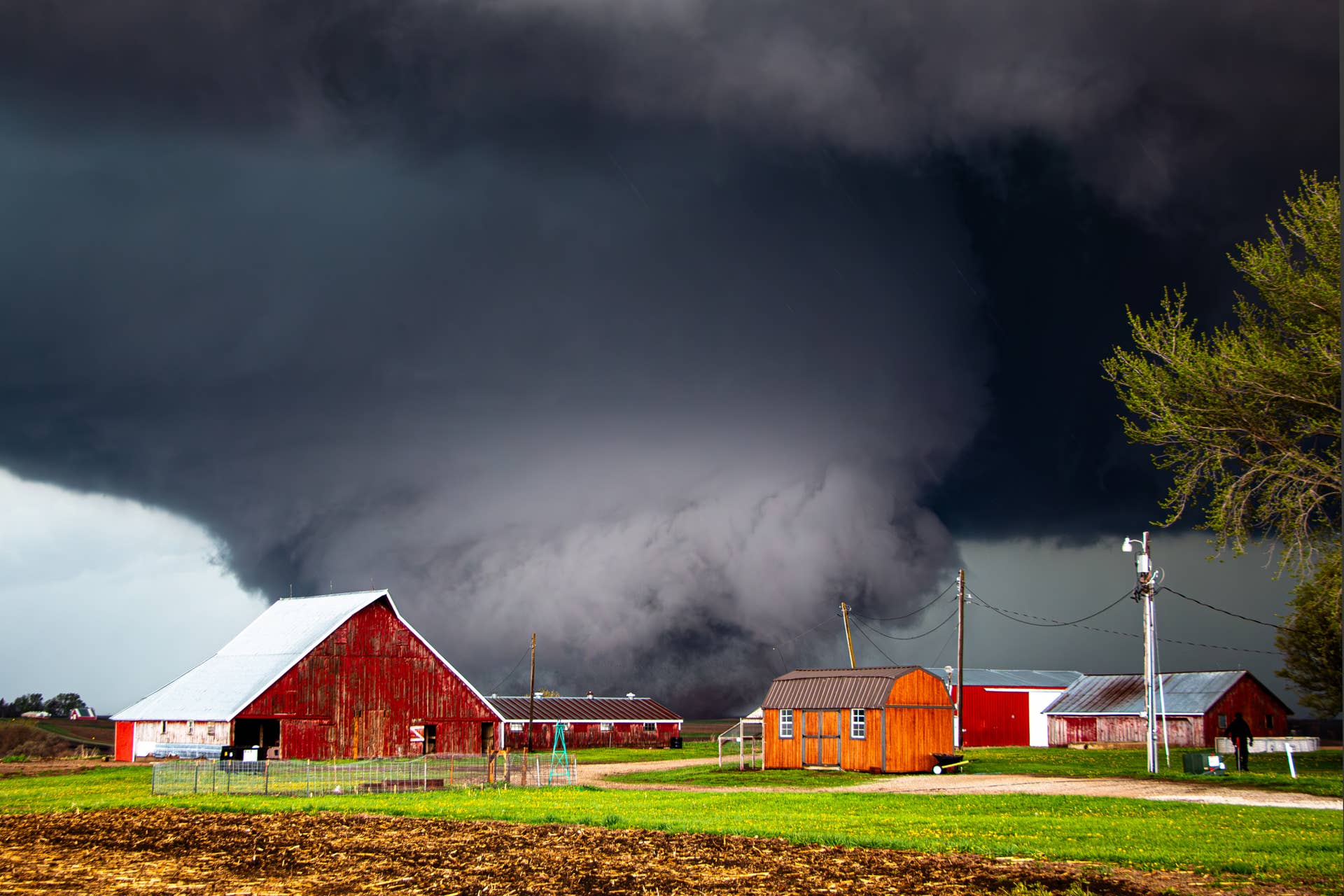 Severe Weather Warning: Tornadoes, 2-Inch Hail & 70 MPH Wind Gusts ...