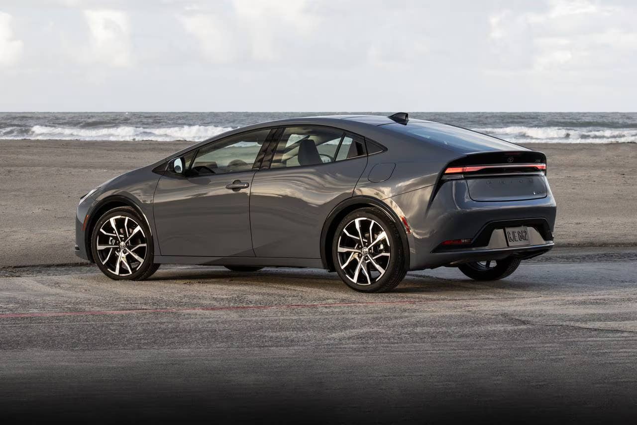 Toyota Prius vs. Toyota Prius PHEV: 3 Key Differences - Autoblog
