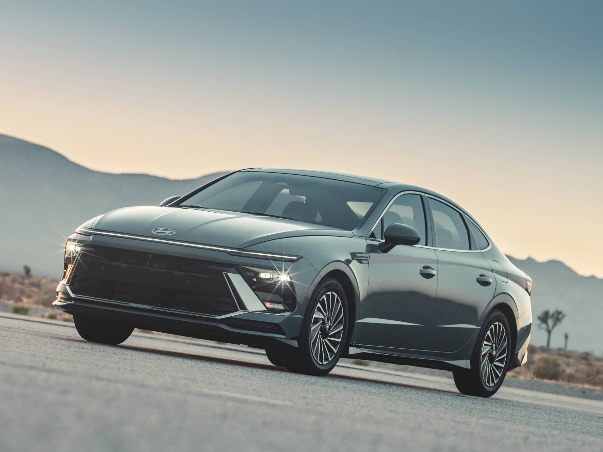 Hyundai Sonata Hybrid Sets U.S. Sales Record as Demand for Hybrid ...