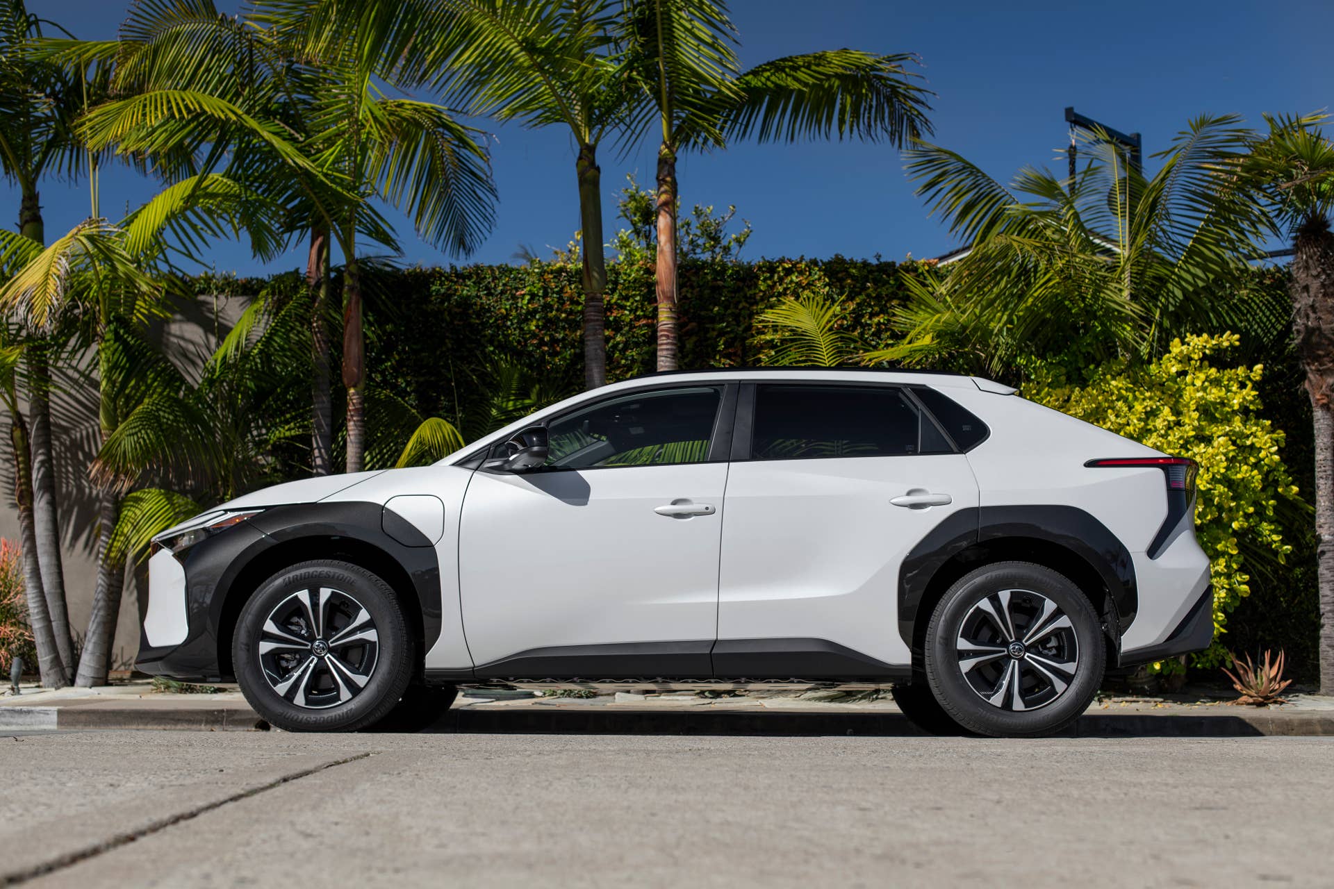 2025 Toyota bZ4X Review, Specs, Pricing, and Warranty - Autoblog