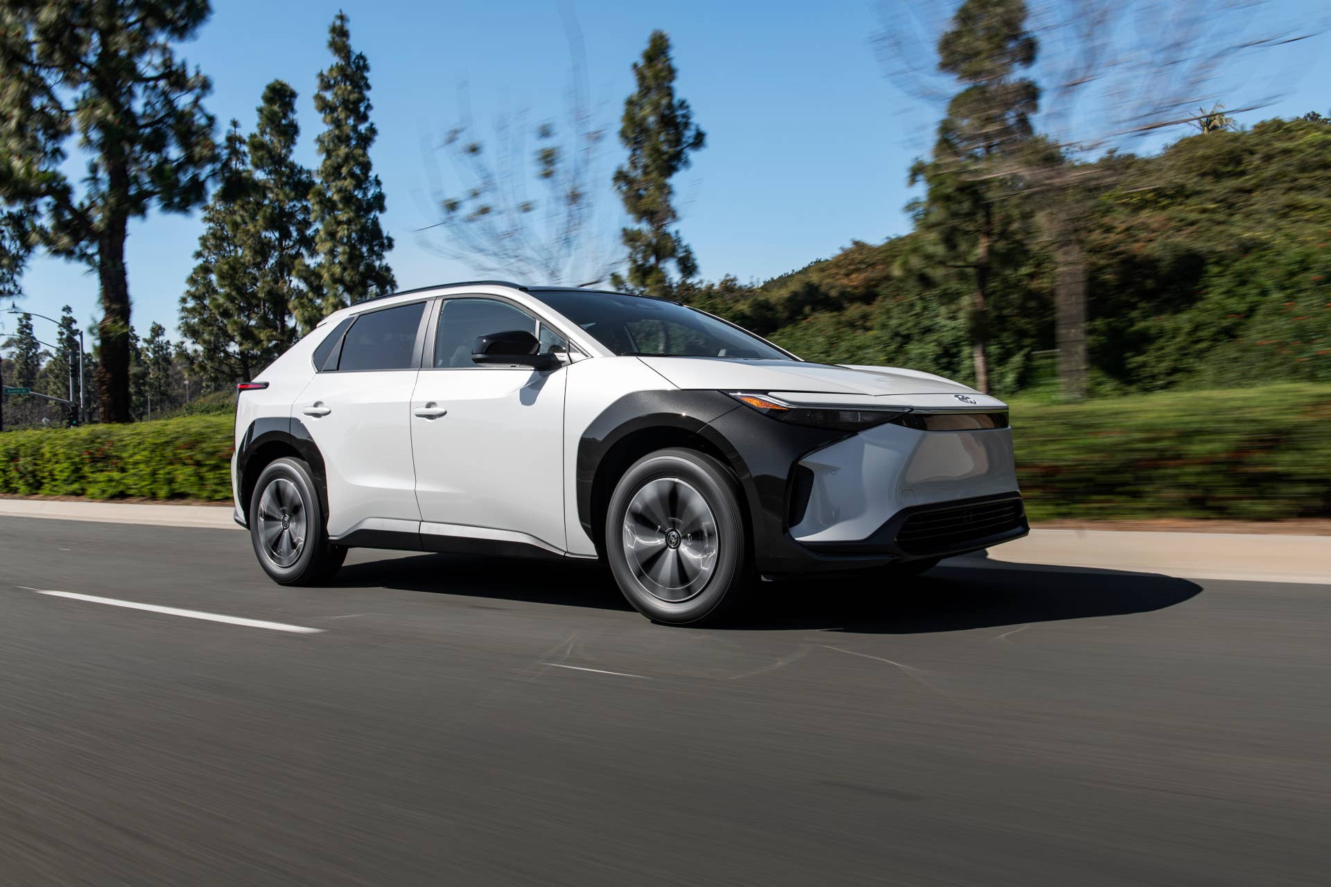 2025 Toyota bZ4X Review, Specs, Pricing, and Warranty - Autoblog