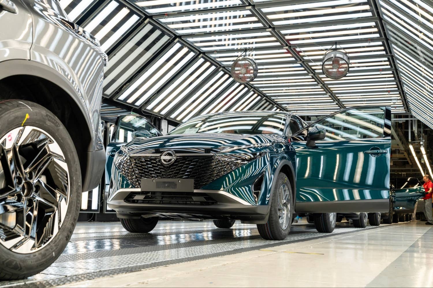 Nissan Cuts 900 Jobs as It Scales Back UK Production - Autoblog