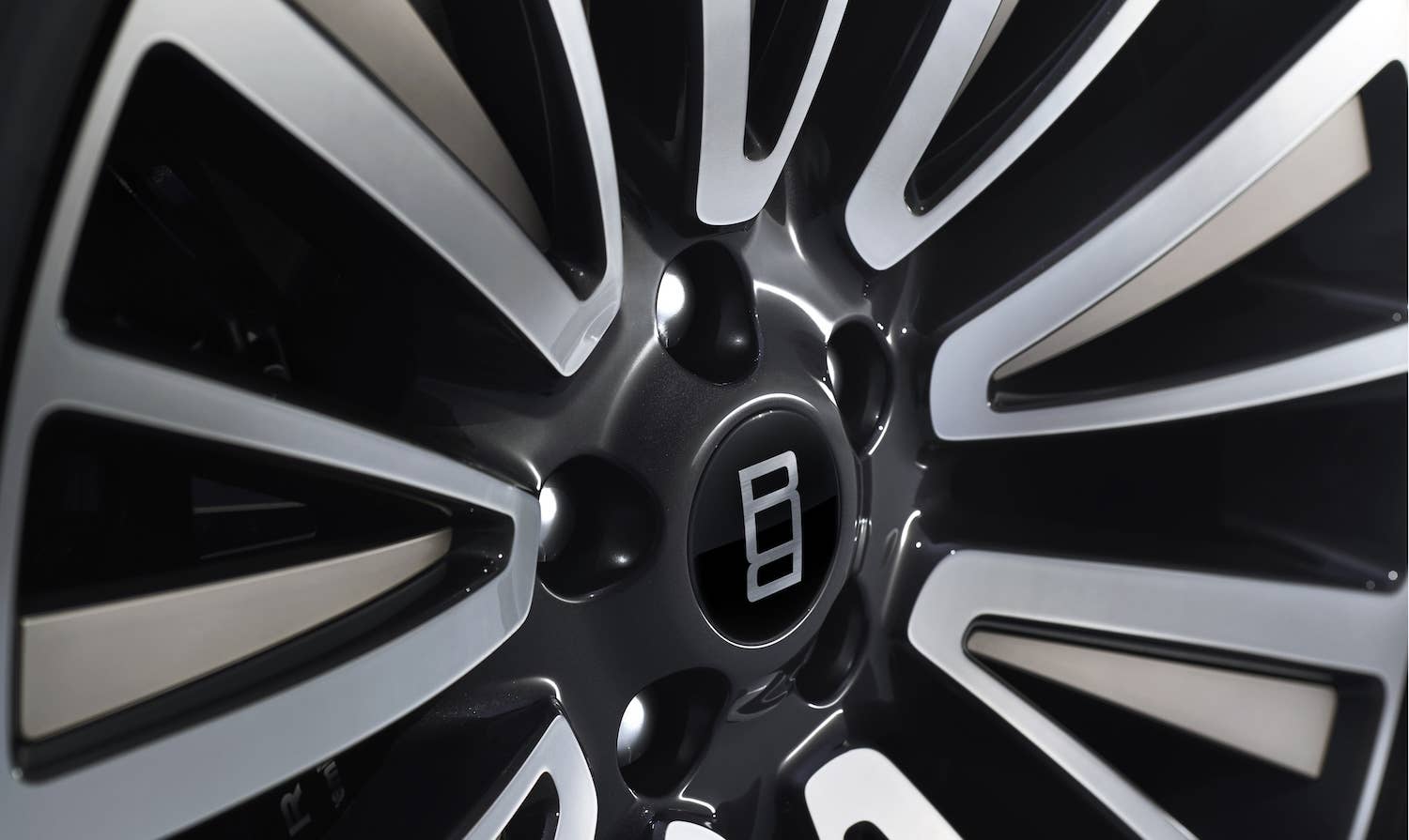 Range Rover SV Ultra Is So Exclusive, You Need an Invite to Buy One ...