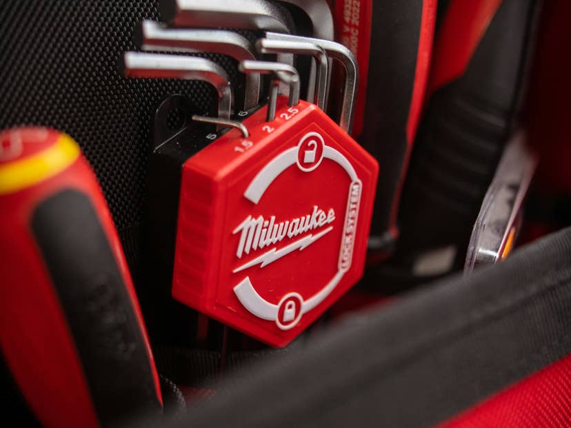 The Milwaukee M18 8.0Ah Battery and Charger Kit Is 43% Off - Autoblog