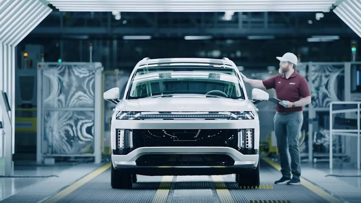 Hyundai Is Sending Service Vans To Fix A Problem Its Dealers Can’t ...