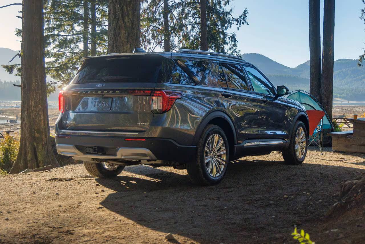 2026 Ford Explorer Platinum vs. 2026 Chevy Traverse High Country vs ...