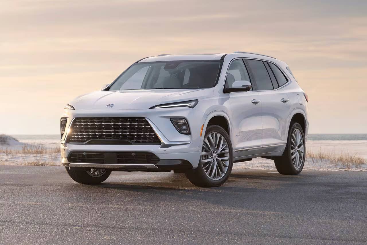 2026 Ford Explorer Platinum vs. 2026 Chevy Traverse High Country vs ...