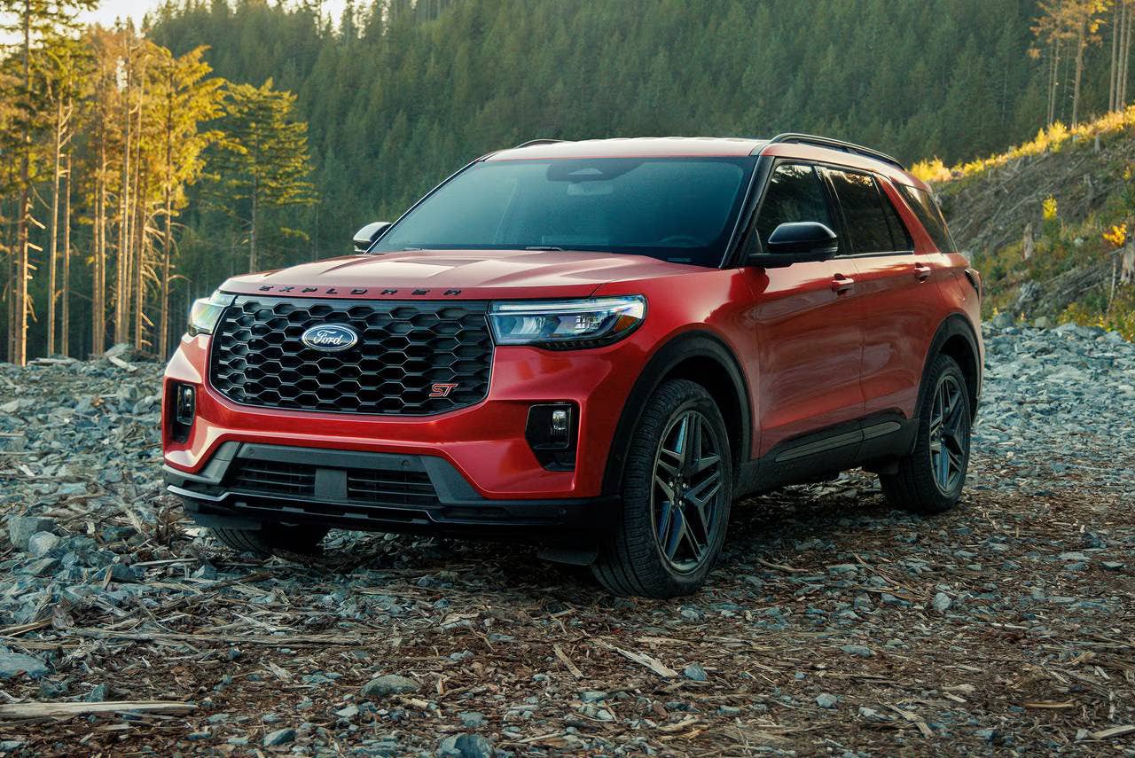 2026 Ford Explorer Tremor vs 2026 Chevrolet Traverse Z71: Which Is More ...