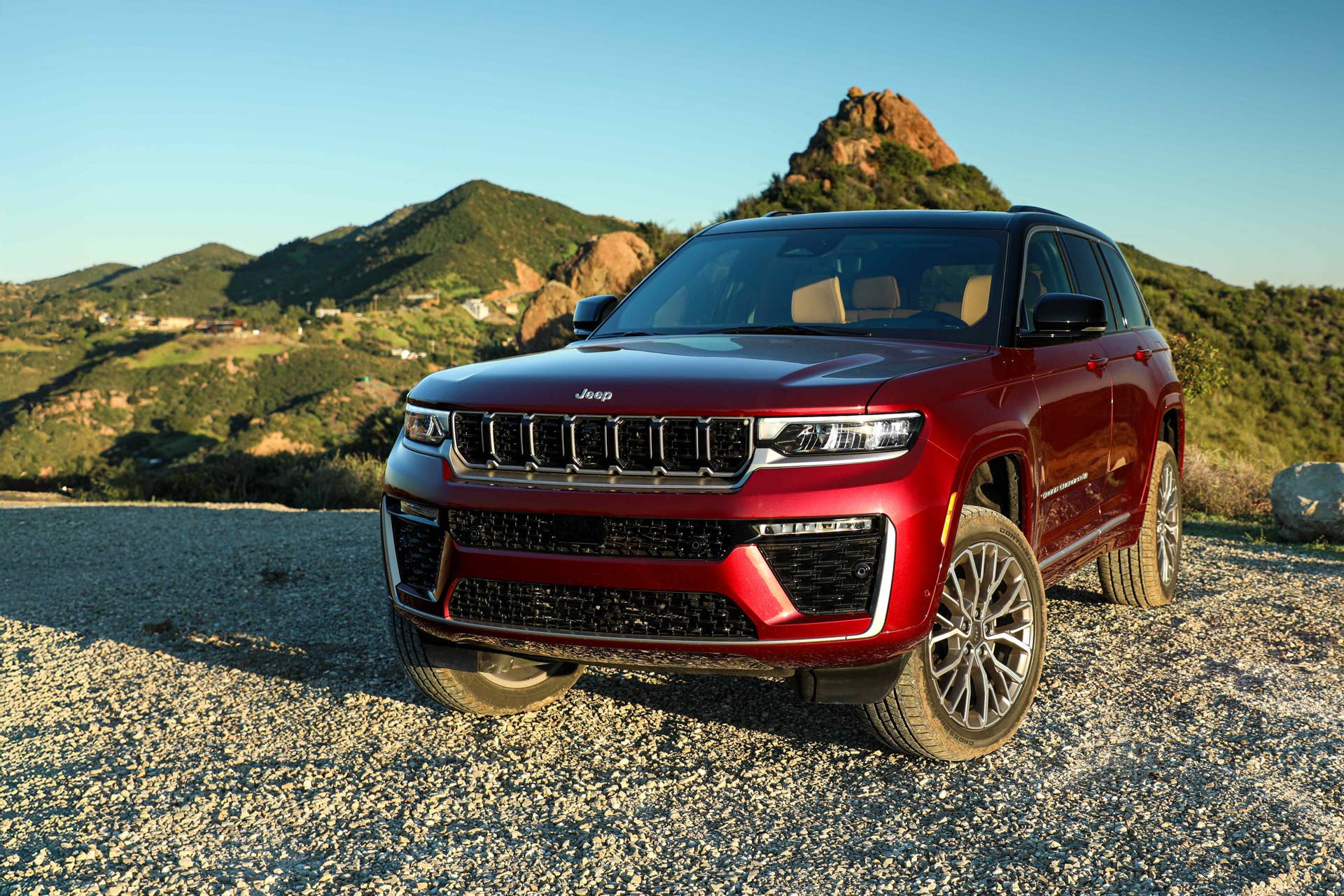 Forget About a HEMI V8 Jeep Grand Cherokee, It's Just Not Happening ...