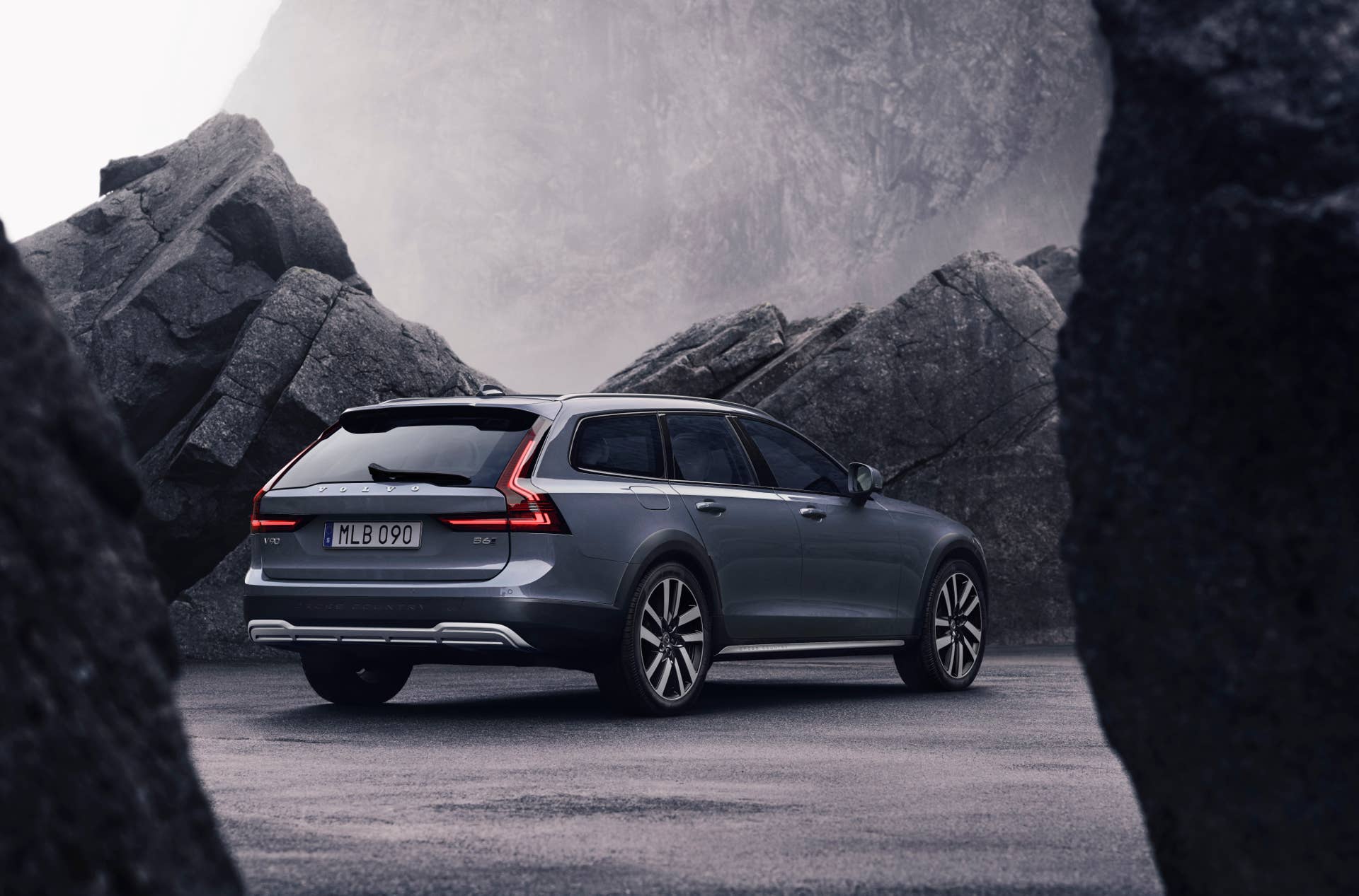 2026 Volvo V90 Cross Country Review, Specs, Pricing, and Warranty ...