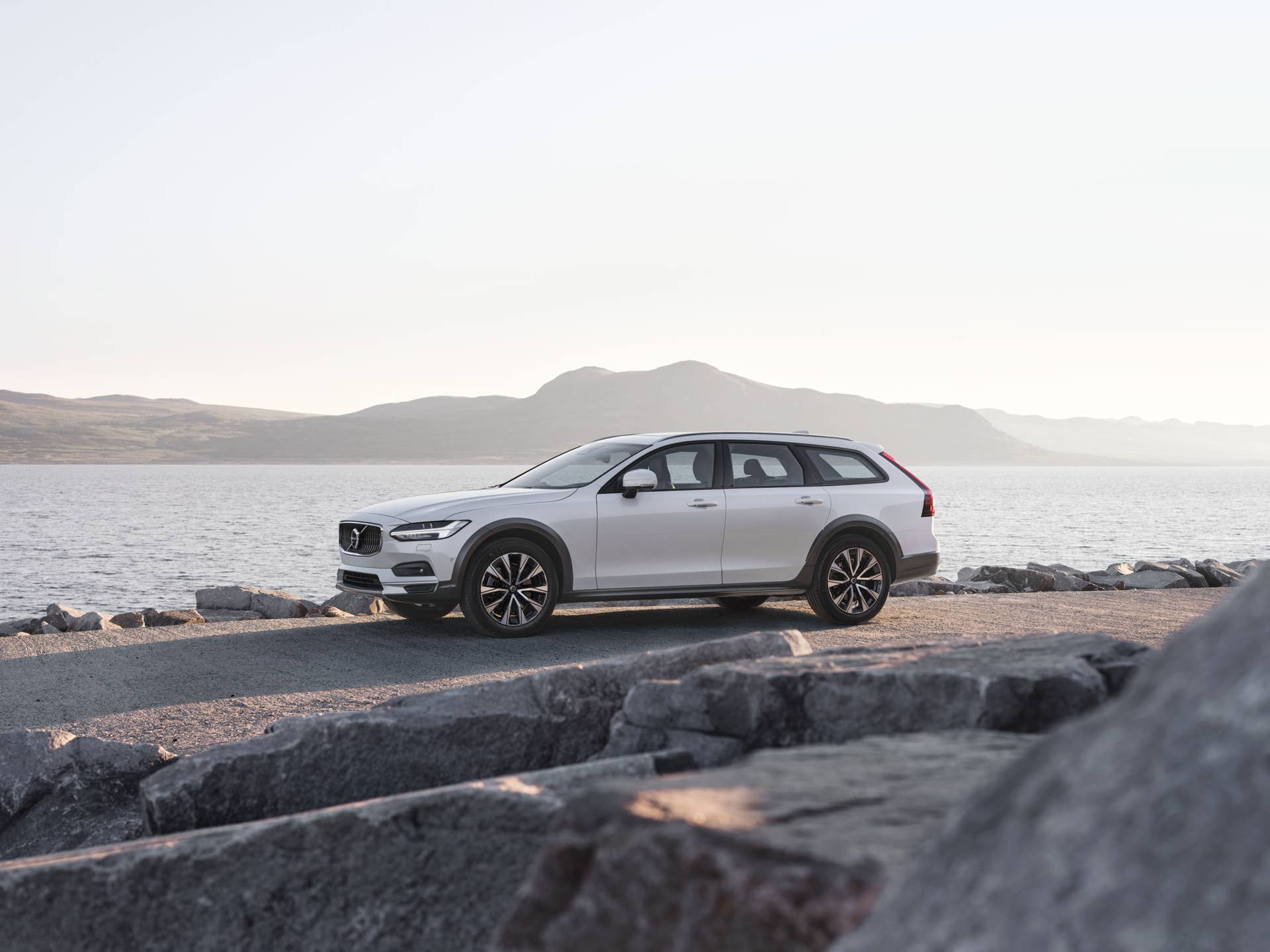 2026 Volvo V90 Cross Country Review, Specs, Pricing, and Warranty ...