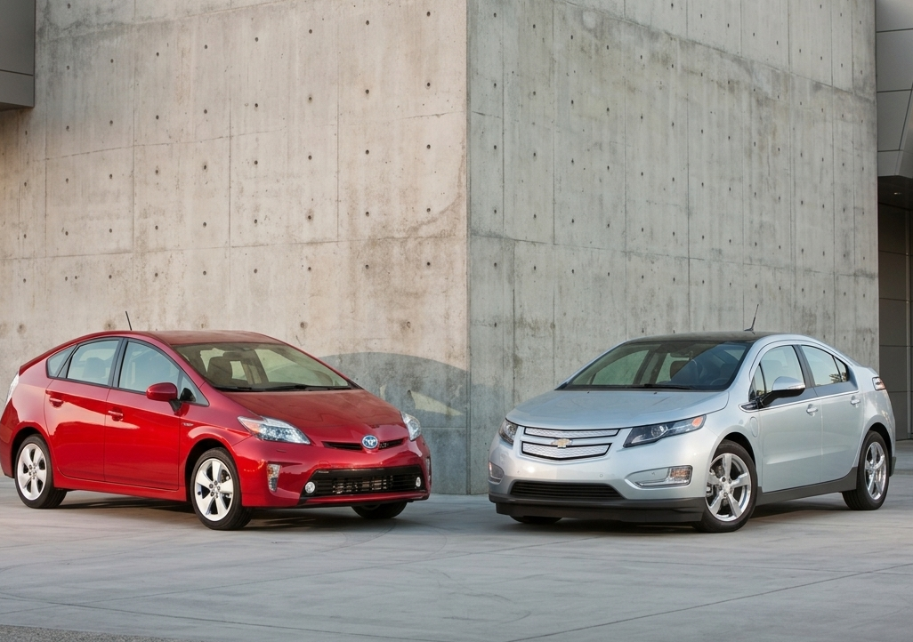 2015 Toyota Prius vs 2015 Chevrolet Volt: Which One Is More Reliable ...