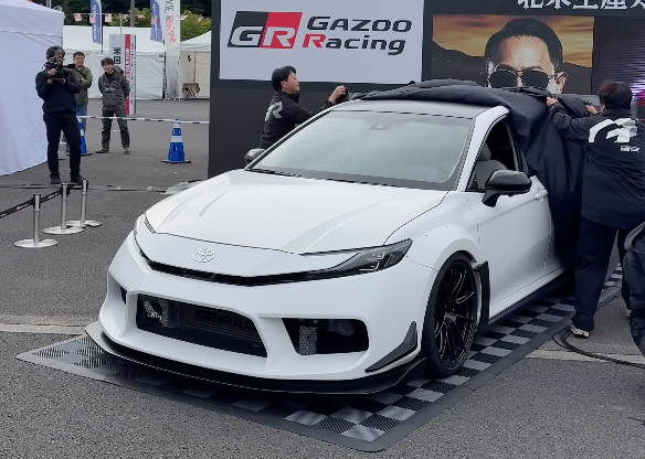 Toyota Camry Goes Wild With 700 HP, Seven Cylinders And RWD Bosozoku ...